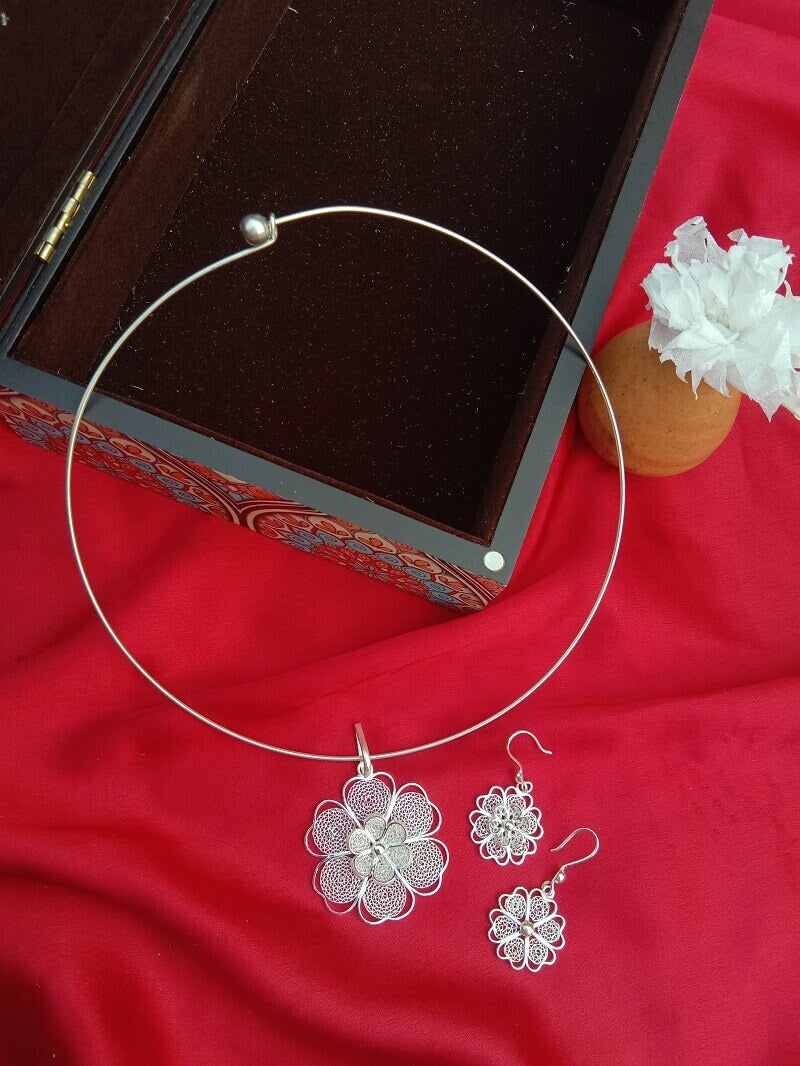 Silver Hasli Necklace | Odisha Tarakasi by Silver Linings – Silverlinings